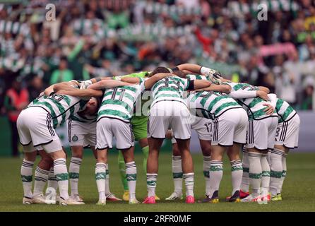 Celtic players have a team huddle during the William Hill Premiership ...