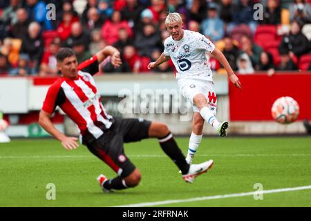 Hákon Arnar Haraldsson of Lille during the pre-game warmup ahead of the ...