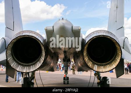 Jet aircraft thrust vectoring nozzles for vertical or short take-off ...