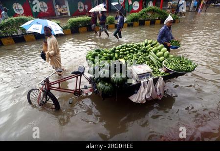 Street vendor, Chattogram, Bangladesh Stock Photo - Alamy