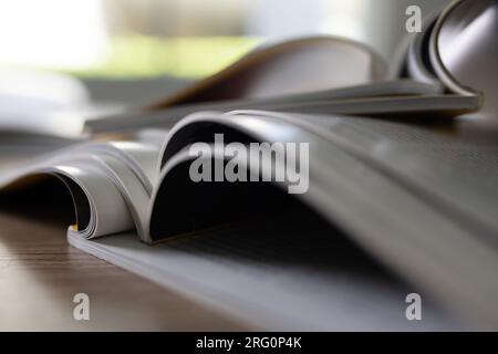 Magazines de publication Newspaper stack of magazines : publication ...