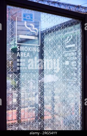 Smoking area, Shinjuku, Tokyo, Japan Stock Photo - Alamy