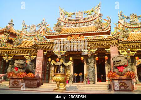 Incredible Facade of Sian Lo Tai Tian Kong Chinese Buddhist Temple in ...