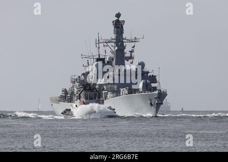 The tug BOUNTIFUL escorts the Royal Navy Type 45 air defence destroyer ...