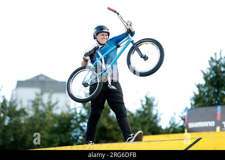 USA's Hannah Roberts celebrates winning gold in the BMX Freestyle Women ...