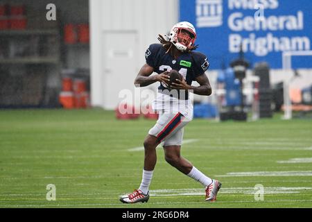 New England Patriots cornerback Quandre Mosely (34) prepares to defend ...