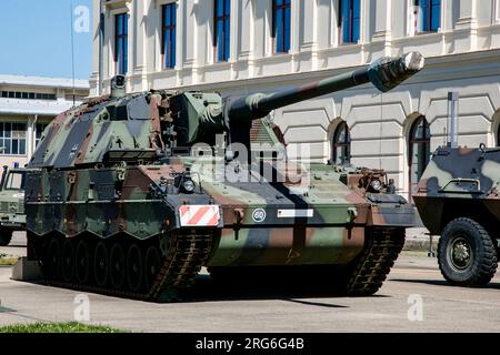 Panzerhaubitze 2000 (PzH 2000) armored howitzer, german 155 mm self-propelled howitzer developed ...