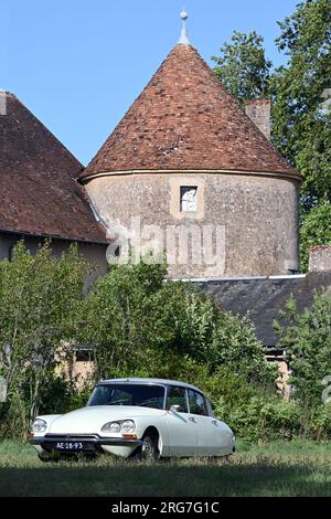 The 1969 Citroën DS is an iconic French car, known for its advanced ...