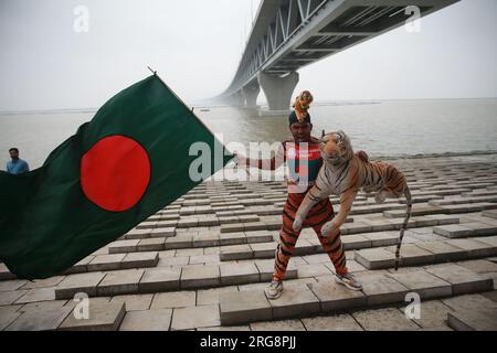 Shoaib Ali Bukhari, a die-hard fan of the Bangladesh Cricket who paints ...