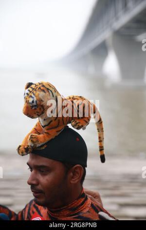 Shoaib Ali Bukhari, a die-hard fan of the Bangladesh Cricket who paints ...