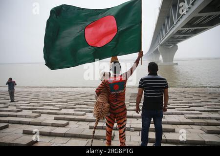 Shoaib Ali Bukhari, a die-hard fan of the Bangladesh Cricket who paints ...