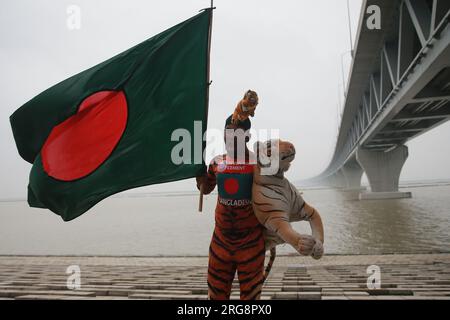Shoaib Ali Bukhari, a die-hard fan of the Bangladesh Cricket who paints ...