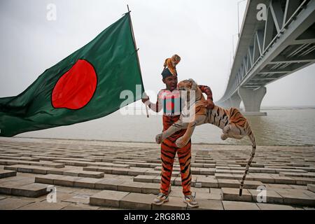 Shoaib Ali Bukhari, a die-hard fan of the Bangladesh Cricket who paints ...