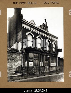 The Eight Bells public house in the ancient village of Hawkhurst, Kent ...