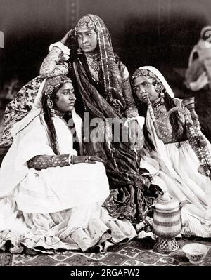 Nautch girls (dancers), India Stock Photo - Alamy