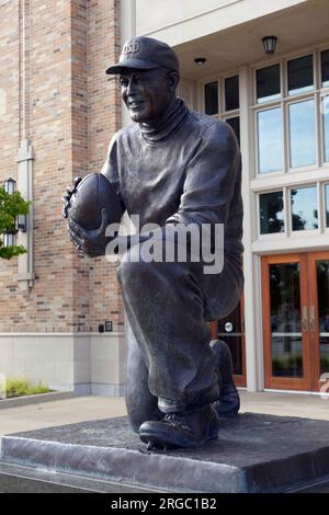 A statue of former Notre Dame Fighting Irish football coach Dan Devine ...