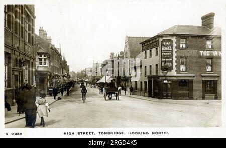 Tonbridge, Kent - The High Street, looking North Stock Photo - Alamy