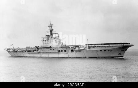 Royal Navy - HMS Bulwark R08, a Commando Carrier, converted from a ...