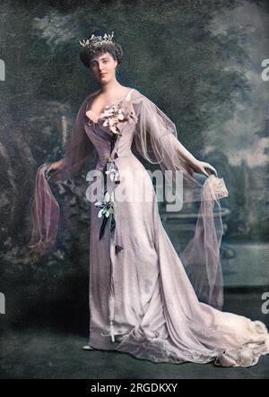 Princess Daisy of Pless with her son Stock Photo - Alamy