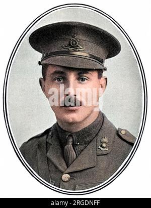 WW1 British Royal Artillery officer wearing knitted scarf Stock Photo ...