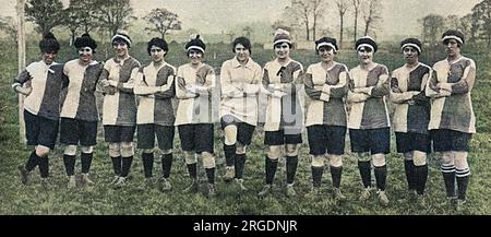 Sterling Ladies munition workers football team, WW1 Stock Photo - Alamy