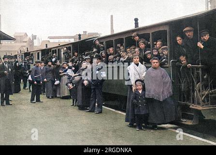 WW1 World War I - Refugees leaving in a trawler, Ostend, Belgium Stock ...