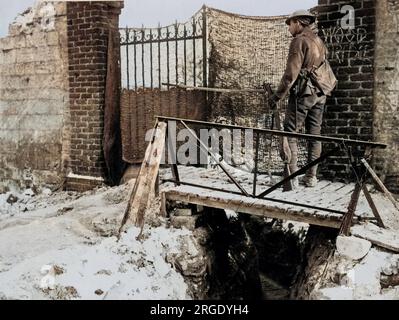A British Army sentry on duty at the Tower of London Stock Photo - Alamy