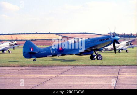 Supermarine Spitfire Mk XIX PS853 owned by Rolls Royce Stock Photo - Alamy