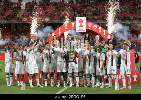 Monza players pose for a team picture during the Italy Cup football ...
