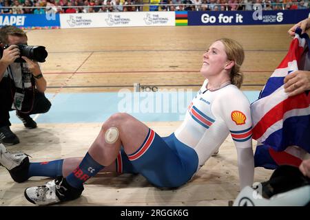 Great Britain’s Emma Finucane celebrates winning gold in the Women ...