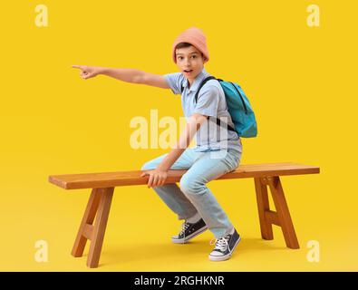 portrait of little shocked boy pointing and looking up Stock Photo - Alamy
