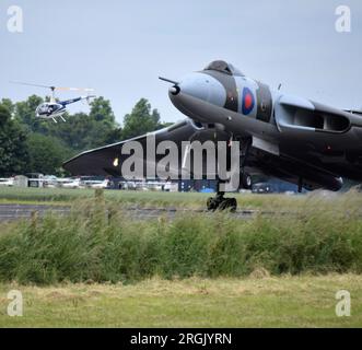 XM655 at Wellesbourne Airfield Stock Photo - Alamy