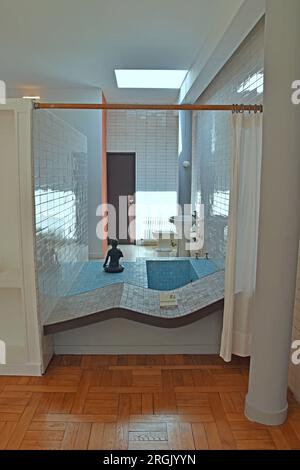 VILLA SAVOYE BATHROOM Stock Photo - Alamy