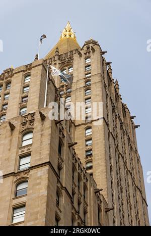 The crown of Metropolitan Life Insurance Company Tower, now New York ...