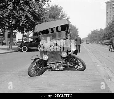 VINTAGE CAR CRASH 1920’s Auto Wreck in Washington D.C, 1921. 1. “Auto ...
