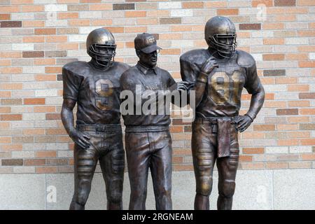 A statue of former Notre Dame Fighting Irish football coach Knute ...