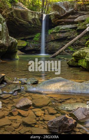 Flat Lick Falls Waterfall - A narrow waterfall in a small gorge Stock ...