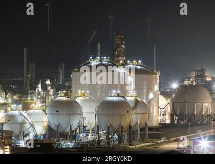 beautiful pictures of a natural gas factory at night and flashing ...