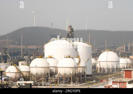 beautiful pictures of a natural gas factory at night and flashing ...