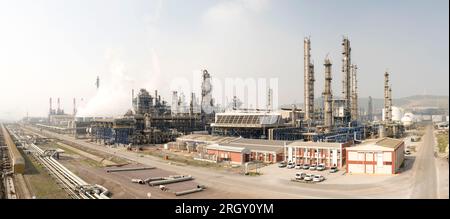 beautiful pictures of a natural gas factory at night and flashing ...