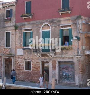 Venetian resident, Fondamenta de la Tana, Venice, Italy Stock Photo - Alamy