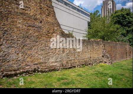 Old remants of the Roman wall around London, England Stock Photo - Alamy