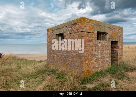 Happisburgh Pill box cliff edge Stock Photo - Alamy