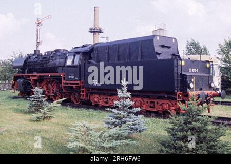 A preserved steam locomotive at Hoyaswerda, Germany, in 1990 Stock ...