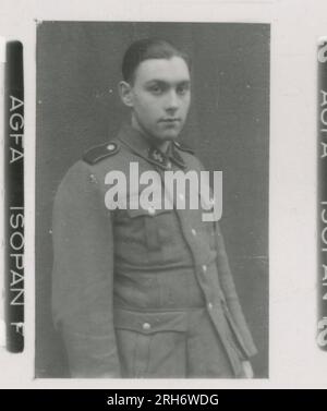 SS Photographer, Hildebrand Individual portrait photos of soldiers ...