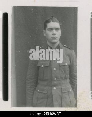 SS Photographer, Hildebrand Individual portrait photos of soldiers ...