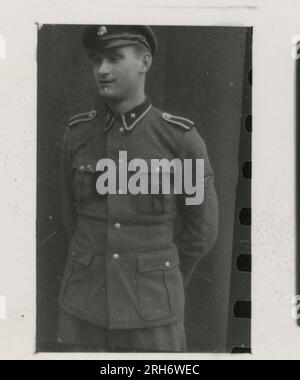 SS Photographer, Hildebrand Individual portrait photos of soldiers ...