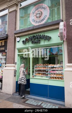 Doughnut Time shop donuts Stock Photo - Alamy