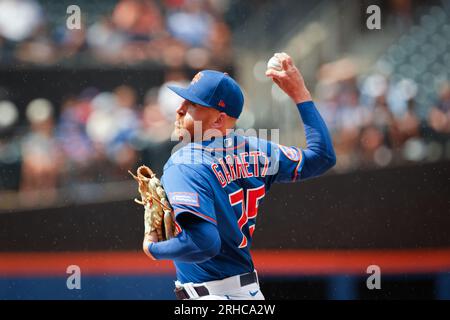 New York Mets' Reed Garrett pitches during the first inning of a ...