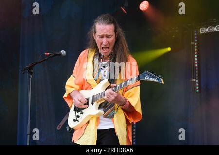 Andy Glass of Solstice performing at Fairports Cropredy Convention ...